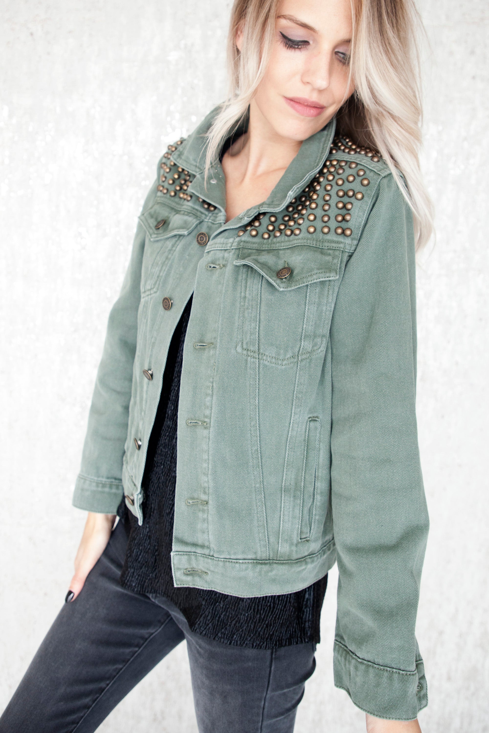 STUDDED SHOULDERS KHAKI - JACKET – ellemilla